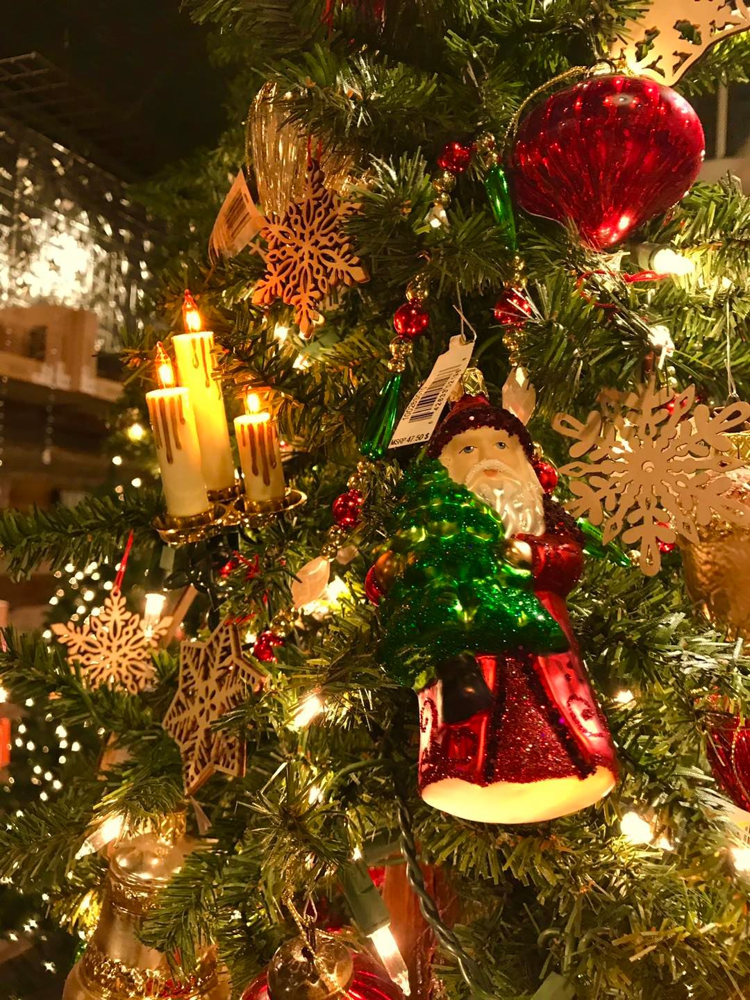 2018 Traditions Tree - The Christmas Shoppe
